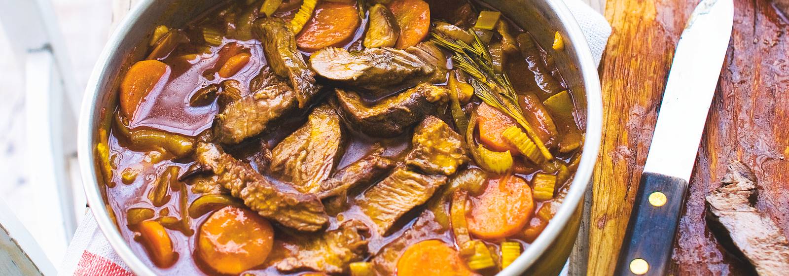 Italiaans rund­vlees in ro­de wijn recept - Allerhande | Albert Heijn