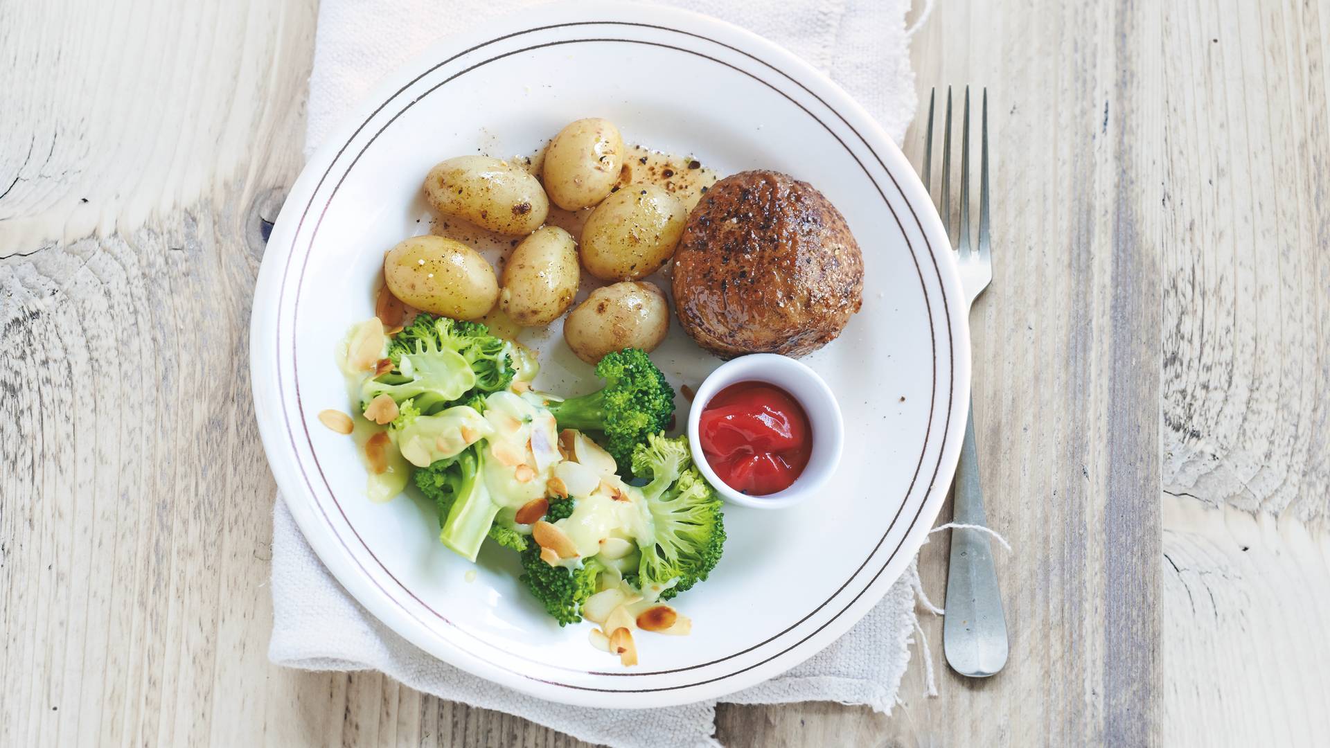 Broccoli met kaassaus en gehaktbal recept - Allerhande | Albert Heijn