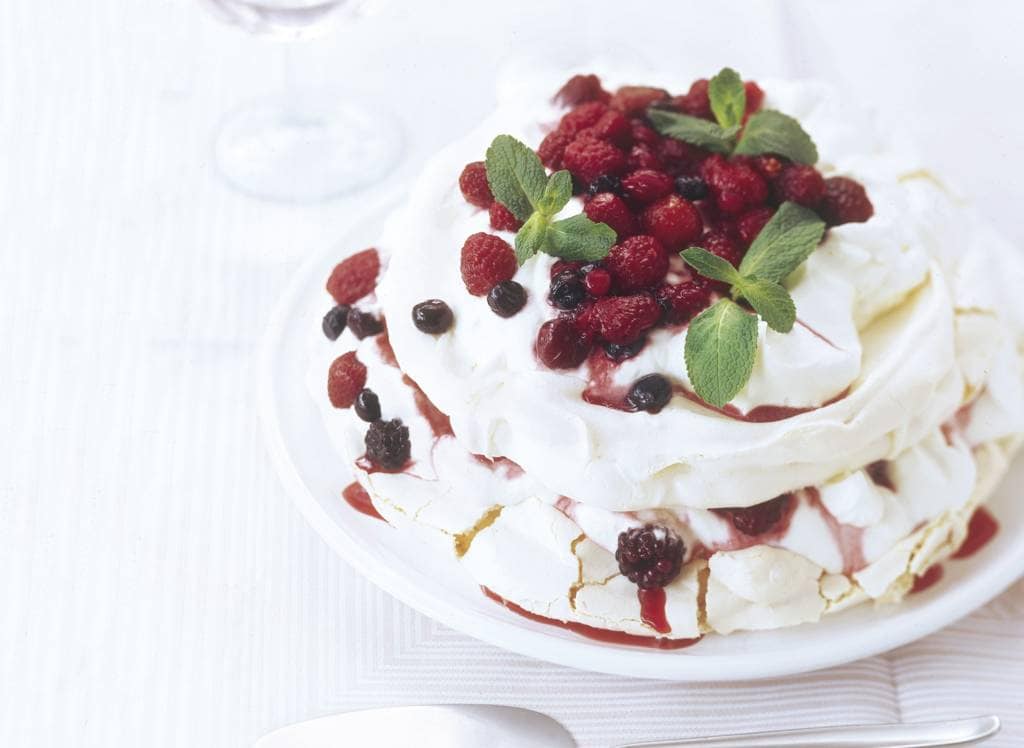 Rødgrød (granen en rood fruit) met yoghurt recept - Allerhande | Albert ...