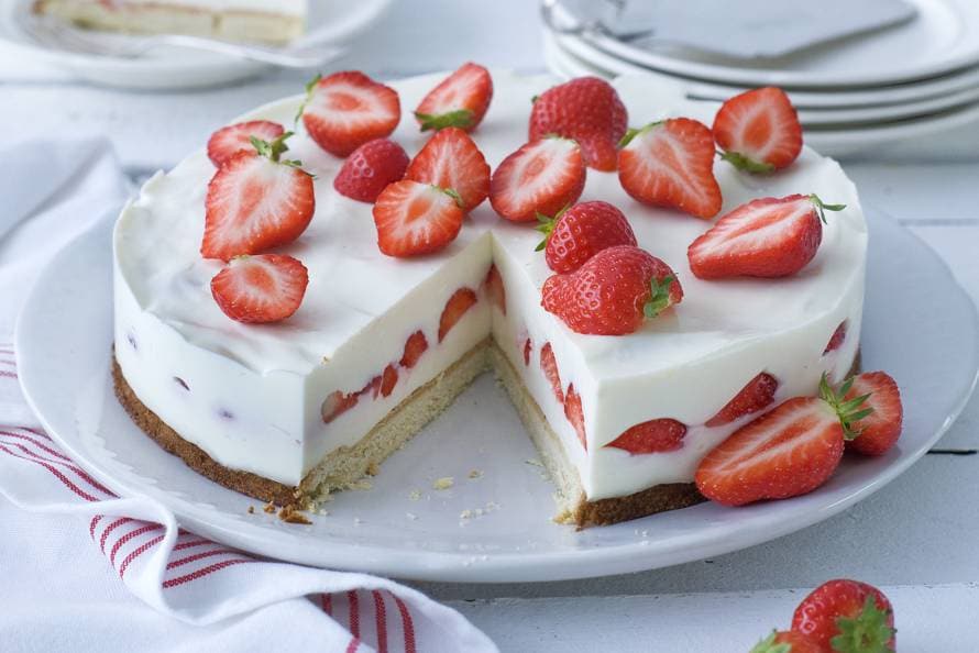 Aardbeienroomtaart recept - Allerhande | Albert Heijn