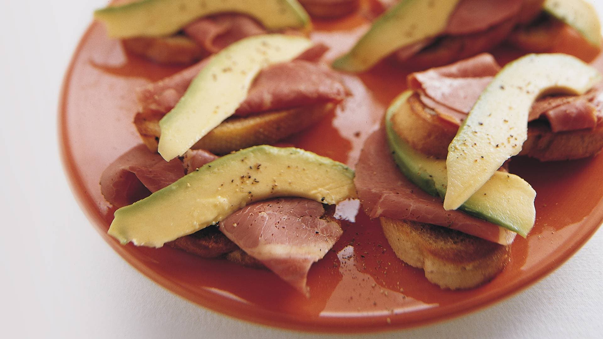 Toast met gerookte ribeye en avocado recept - Allerhande | Albert Heijn