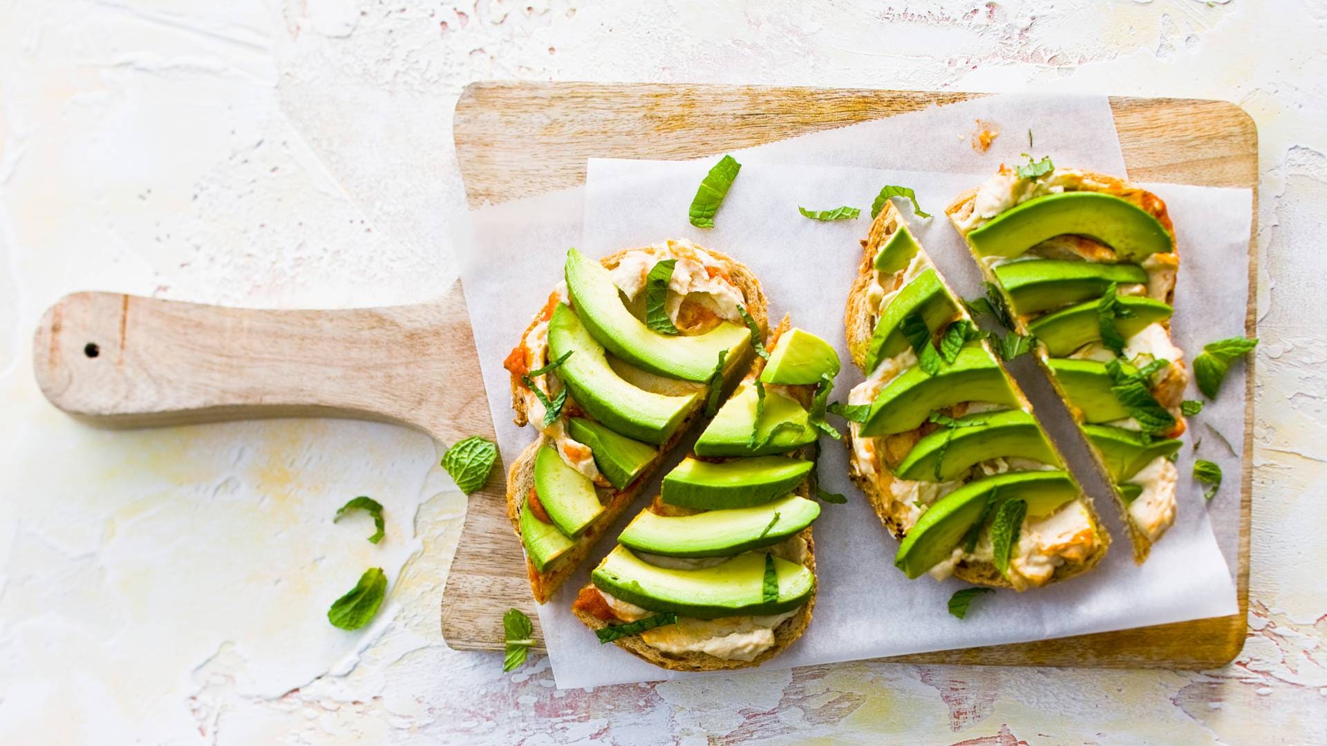 Avocado en hummus op brood recept - Allerhande | Albert Heijn België