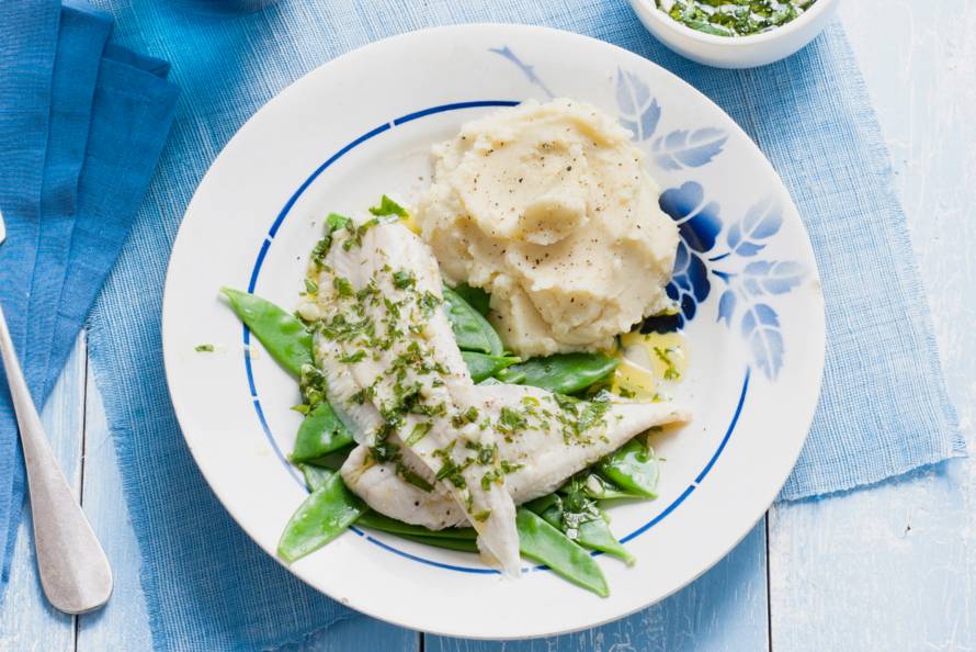 Gepcheerde scholfilet met kruidendressing recept - Allerhande | Albert ...