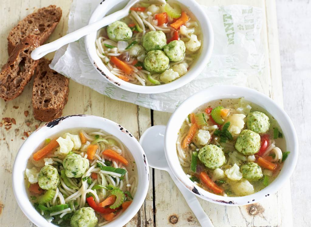 Hollandse groentesoep met spek recept - Allerhande | Albert Heijn