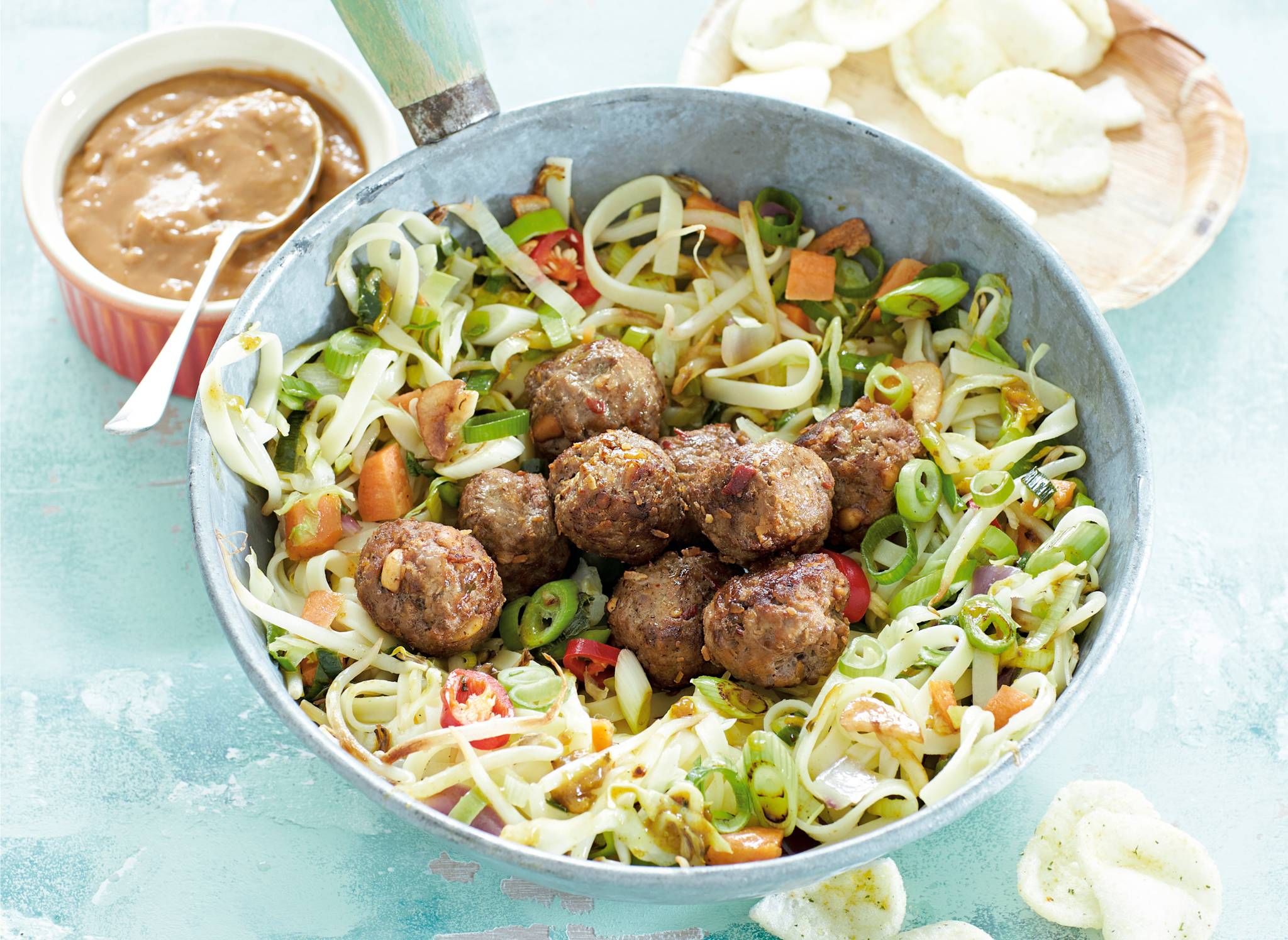 Bami met gehaktballetjes. recept - Allerhande | Albert Heijn