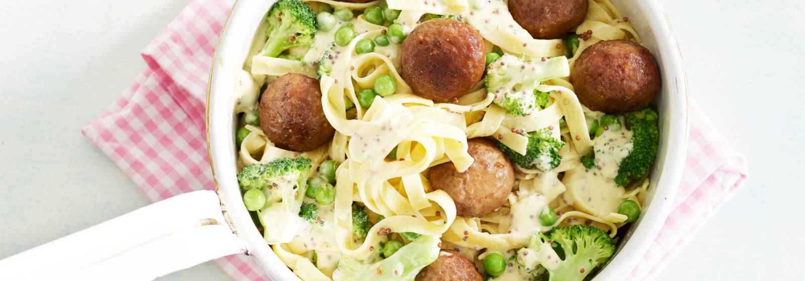 Pasta & gehakt met mosterd-dragonsaus recept - Allerhande | Albert ...