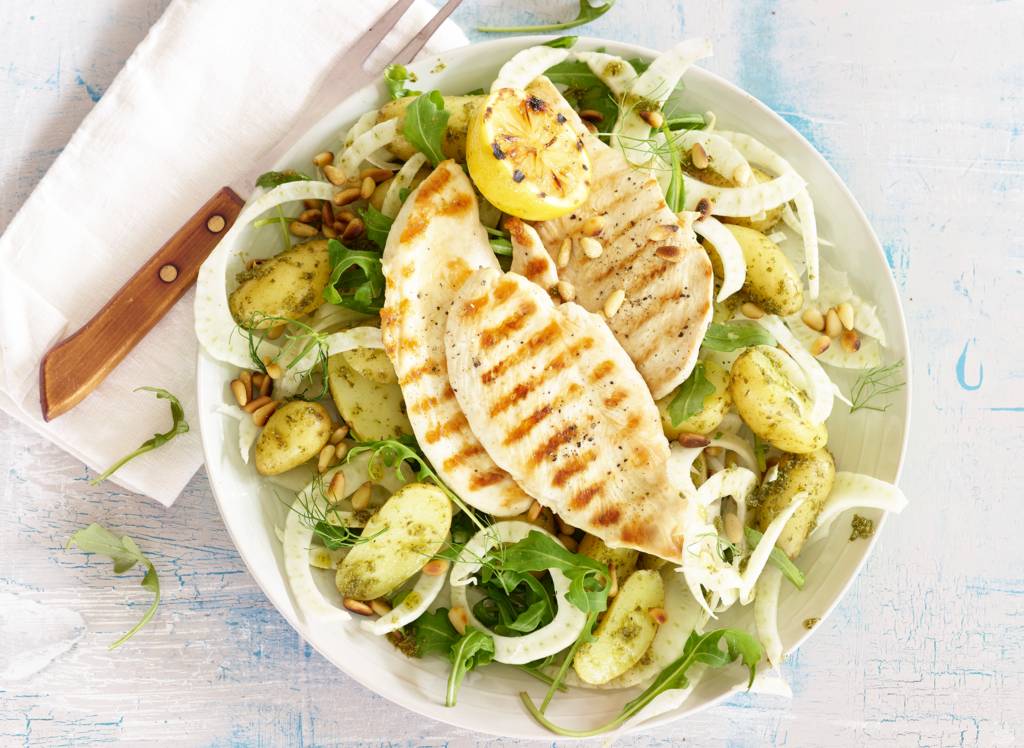 Gegrilde kip met pestokrieltjes en venkel recept - Allerhande | Albert ... Gegrilde kip met pestokrieltjes en venkel recept - Allerhande | Albert ...