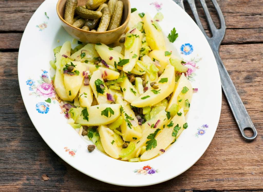 Aardappelsalade met kappertjes en peterselie recept - Allerhande ...