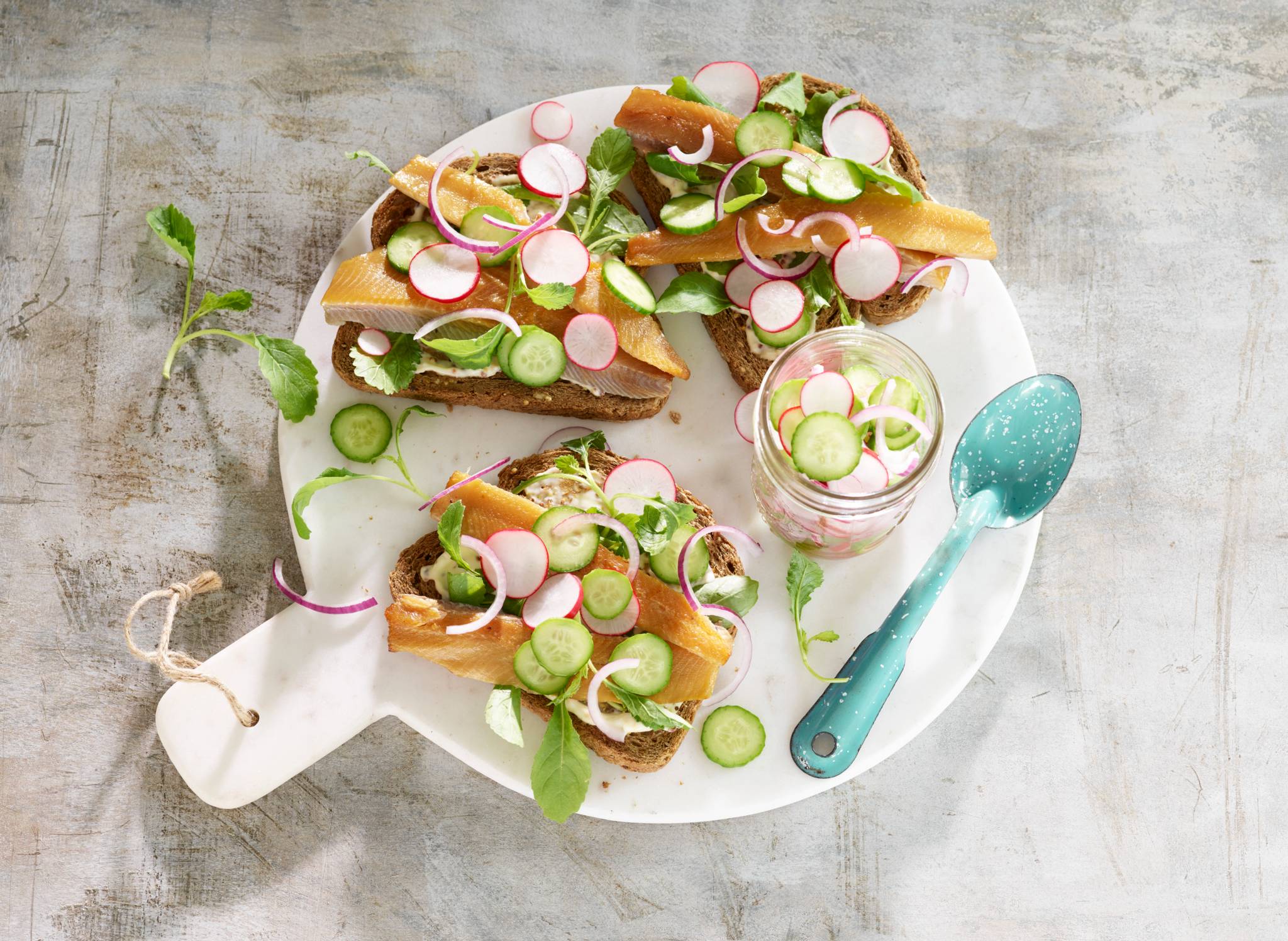 Toast met gerookte haring en radijs recept - Allerhande | Albert Heijn