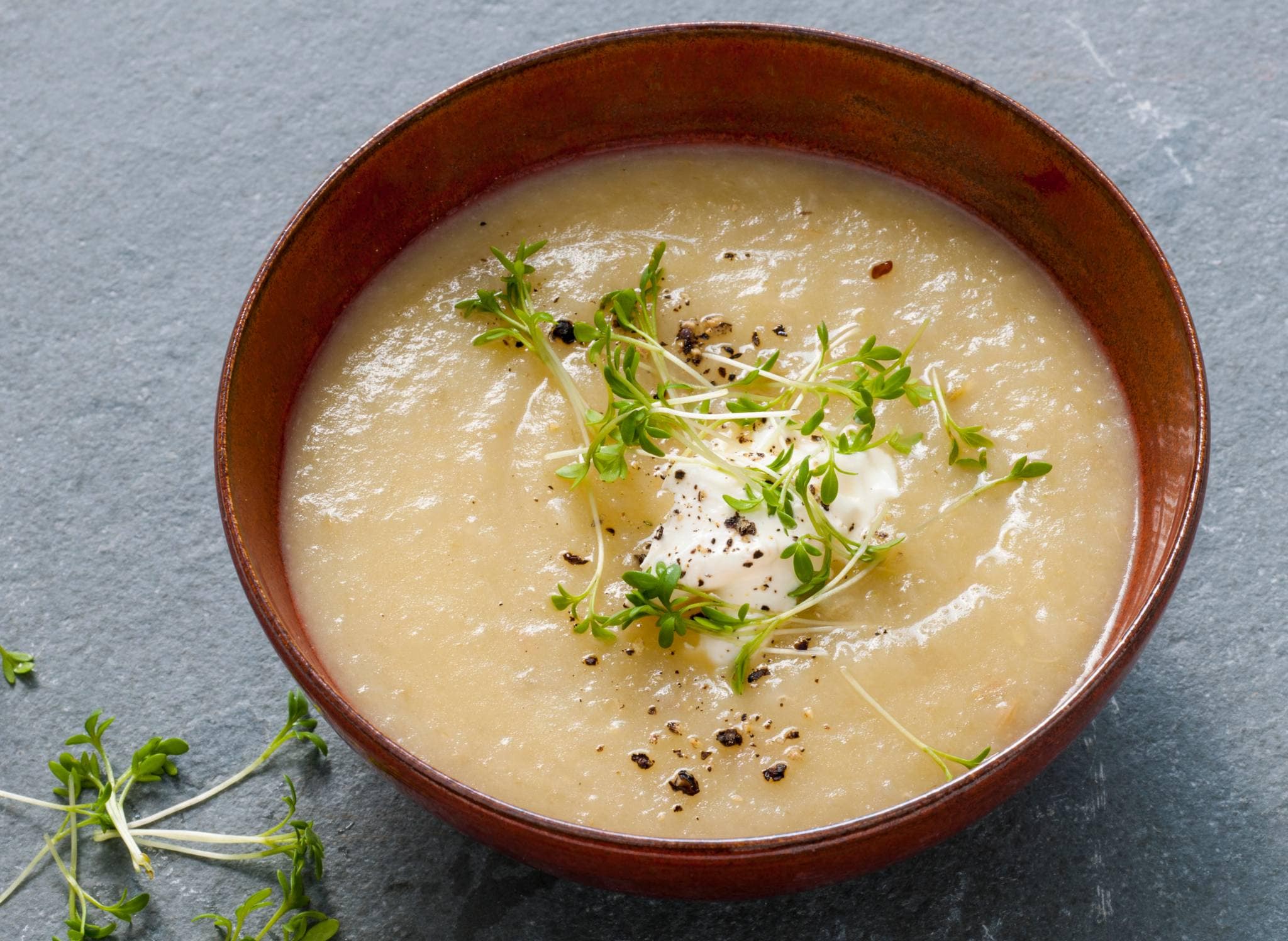 Aardpeersoep met knoflook recept - Allerhande | Albert Heijn