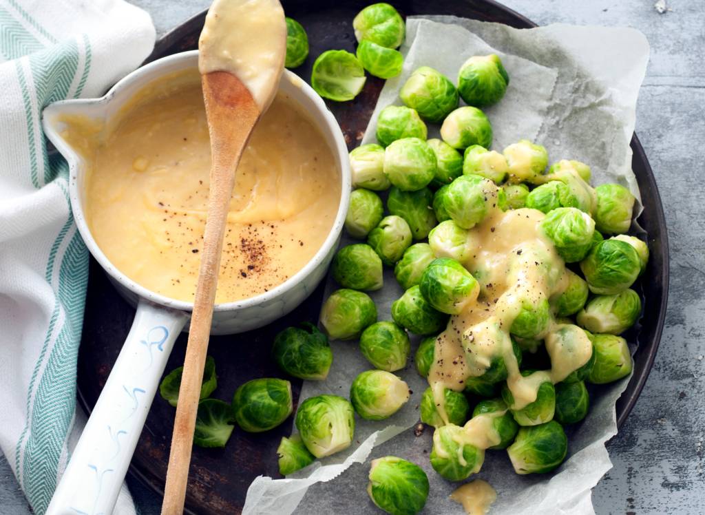 Spruiten met gruyèresaus recept - Allerhande | Albert Heijn