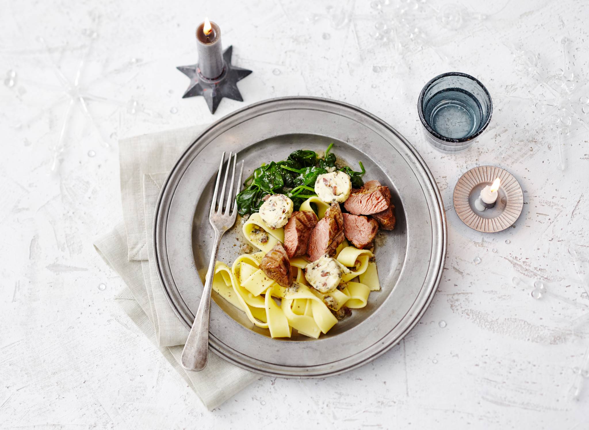 Gegrilde lamshaas met ansjovis-tijmboter. recept - Allerhande | Albert ...