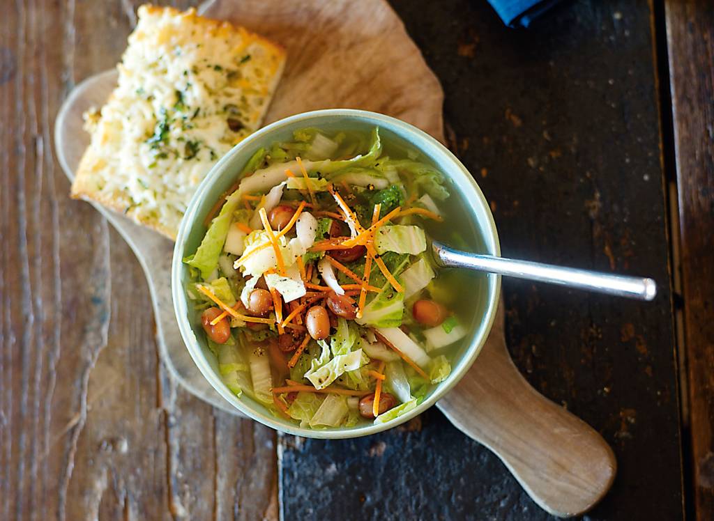 Goedgevulde koolsoep met pecorinobrood recept - Allerhande | Albert Heijn