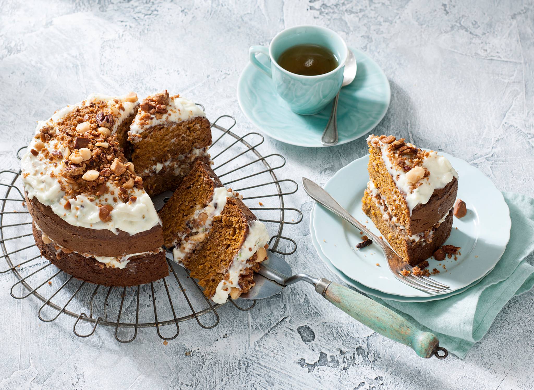 Carrot cake met noten en limoen recept - Allerhande | Albert Heijn