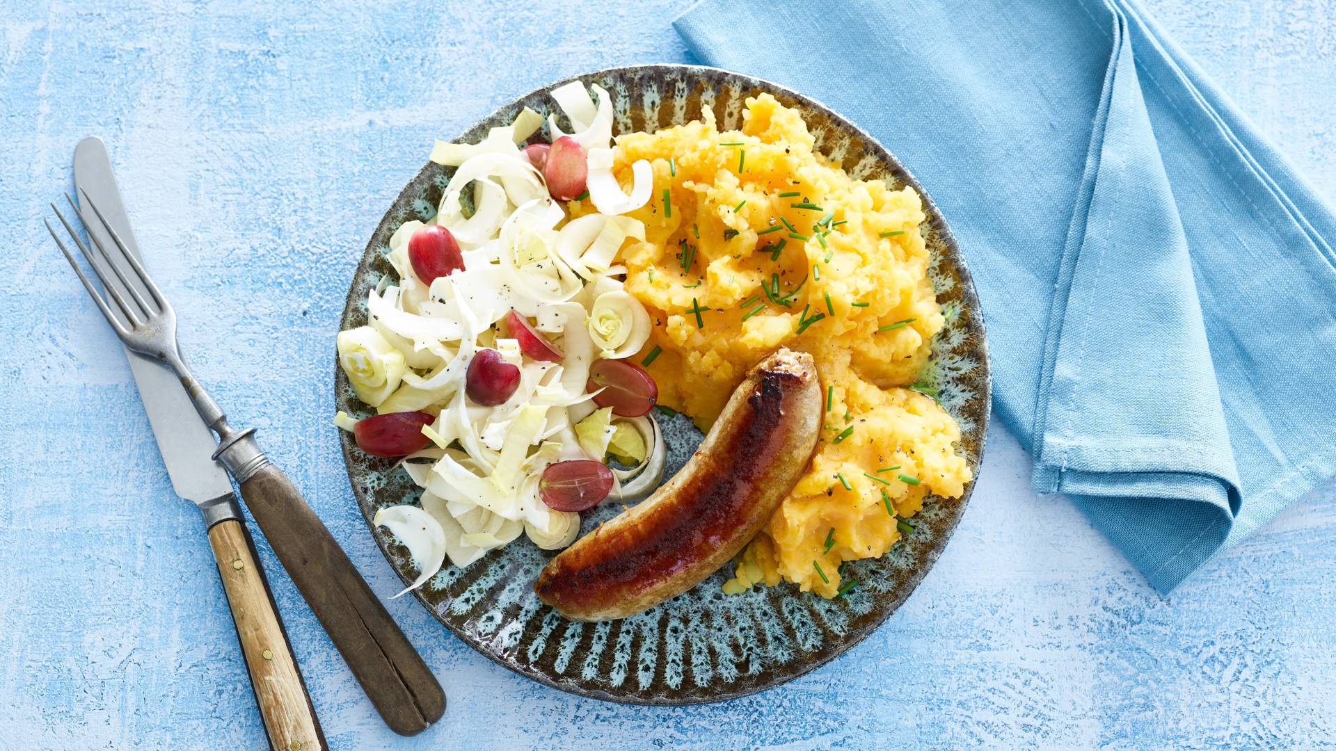 Gebraden worst met zoete-aardappelpuree en witlofsalade recept ...