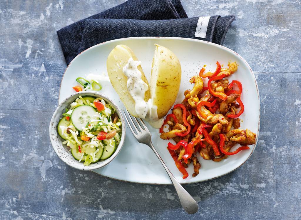 Kipreepjes met gepofte aardappel en rauwkost recept - Allerhande ...