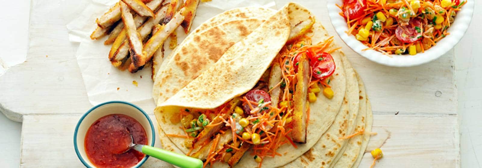 Wraps met kipschnitzel, mais en rozijnen recept - Allerhande | Albert ...