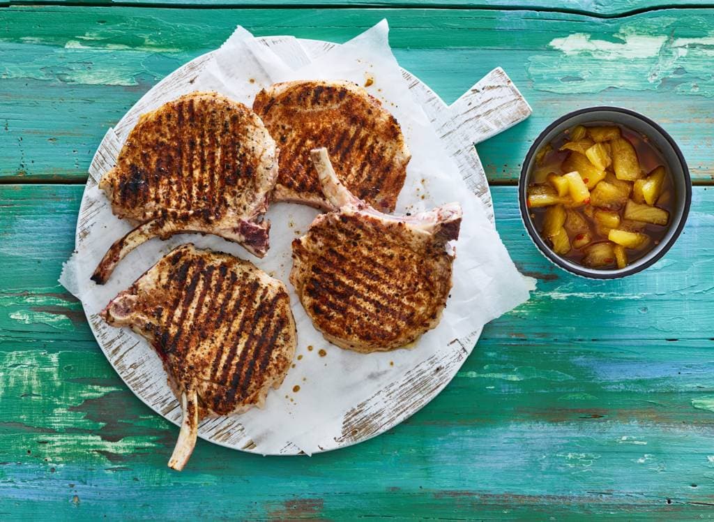 Iberico frenched racks met ananaschutney recept - Allerhande | Albert Heijn