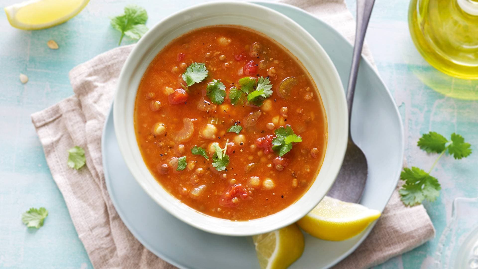 Rijkgevulde kruidige linzensoep met tomaat en kikkererwten recept ...