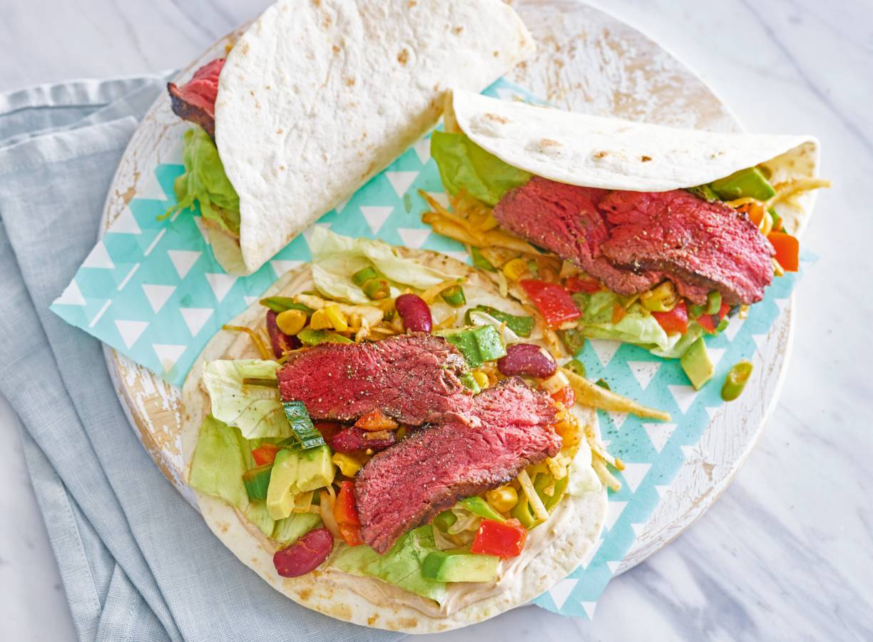 Wraps met sticky kip en rodekoolsalade recept - Allerhande | Albert ...