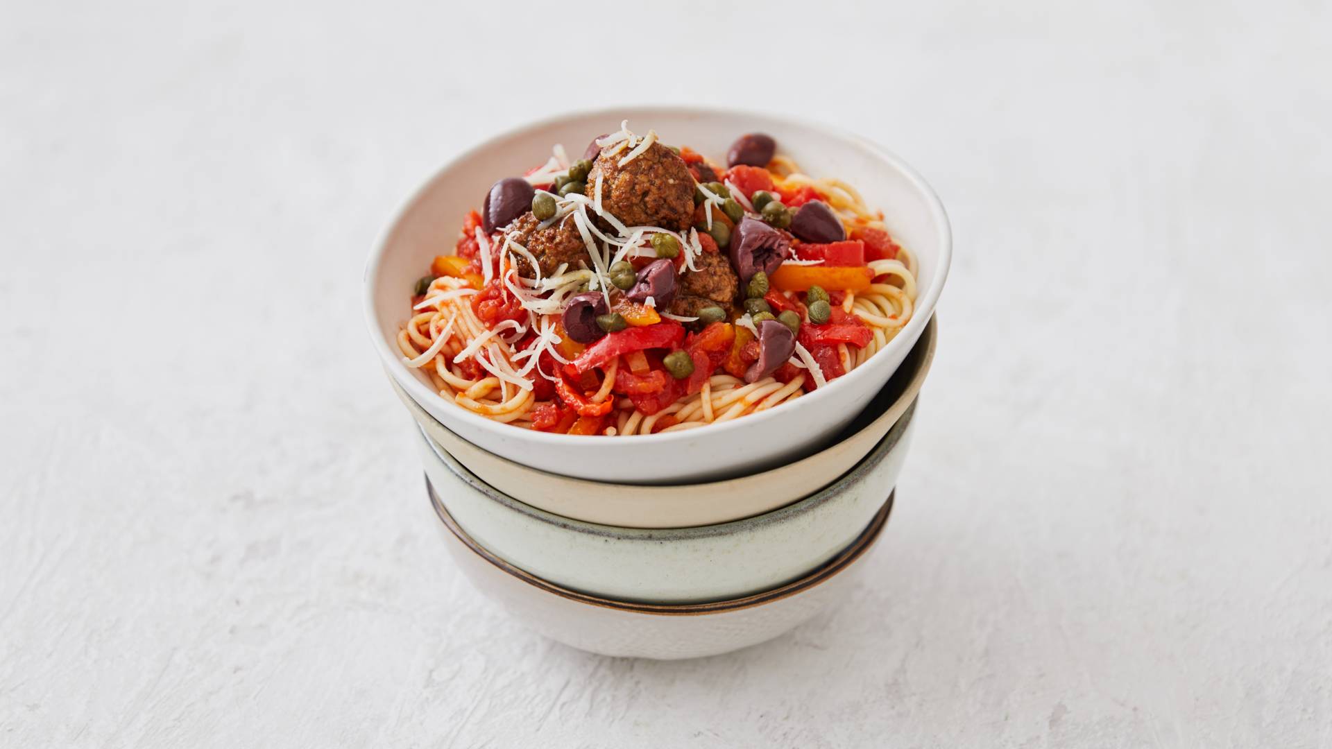 Spaghetti met paprika en vegaballetjes recept - Allerhande | Albert Heijn