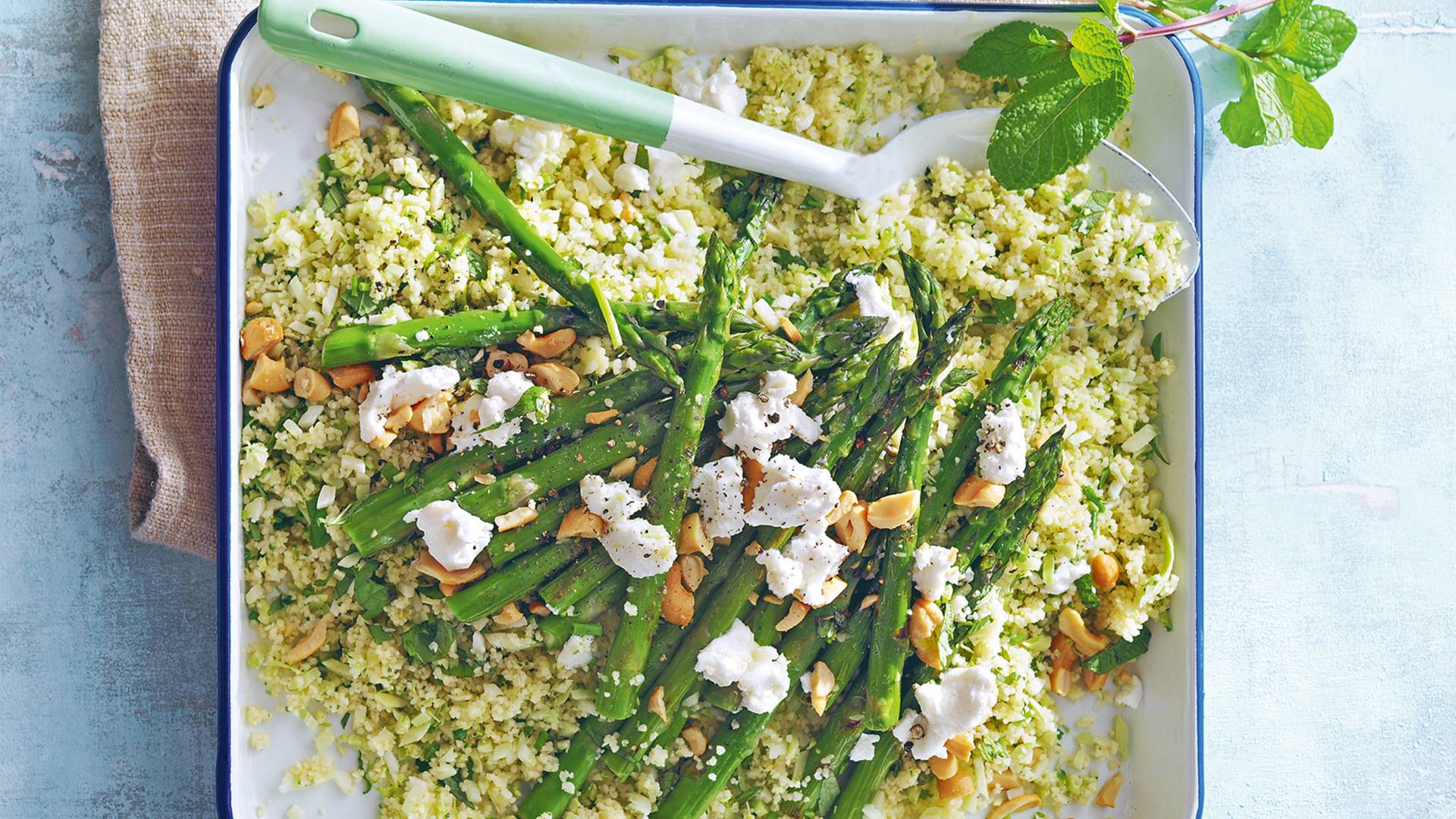 Groene-kruidencouscous met kaas en crunchy noten recept - Allerhande ...