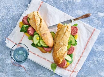 Broodje rookworst met piccalilly recept - Allerhande | Albert Heijn