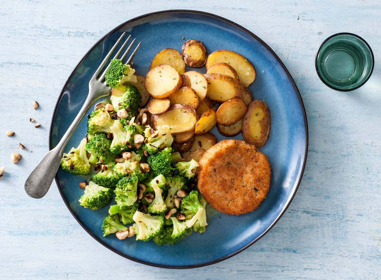 Groenteburger met rozemarijnaardappeltjes recept - Allerhande | Albert ...