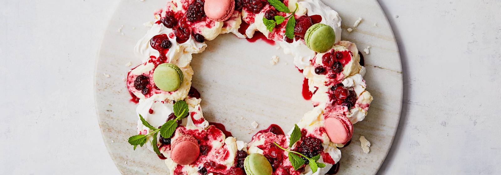 Kerstkrans van meringue, citroenyoghurt & fruit recept - Allerhande ...