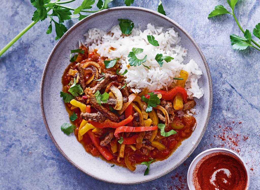 Snelle paprikastoof met runderreepjes en rijst recept - Allerhande ...
