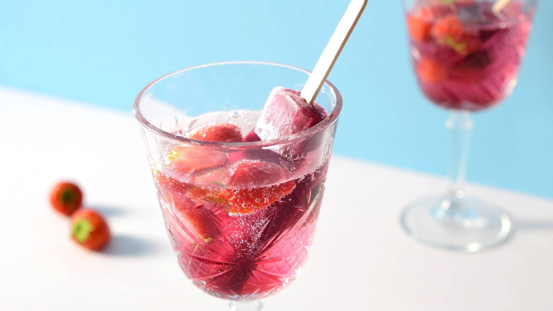 Virgin cosmopolitan poptail mocktail recept - Allerhande | Albert Heijn