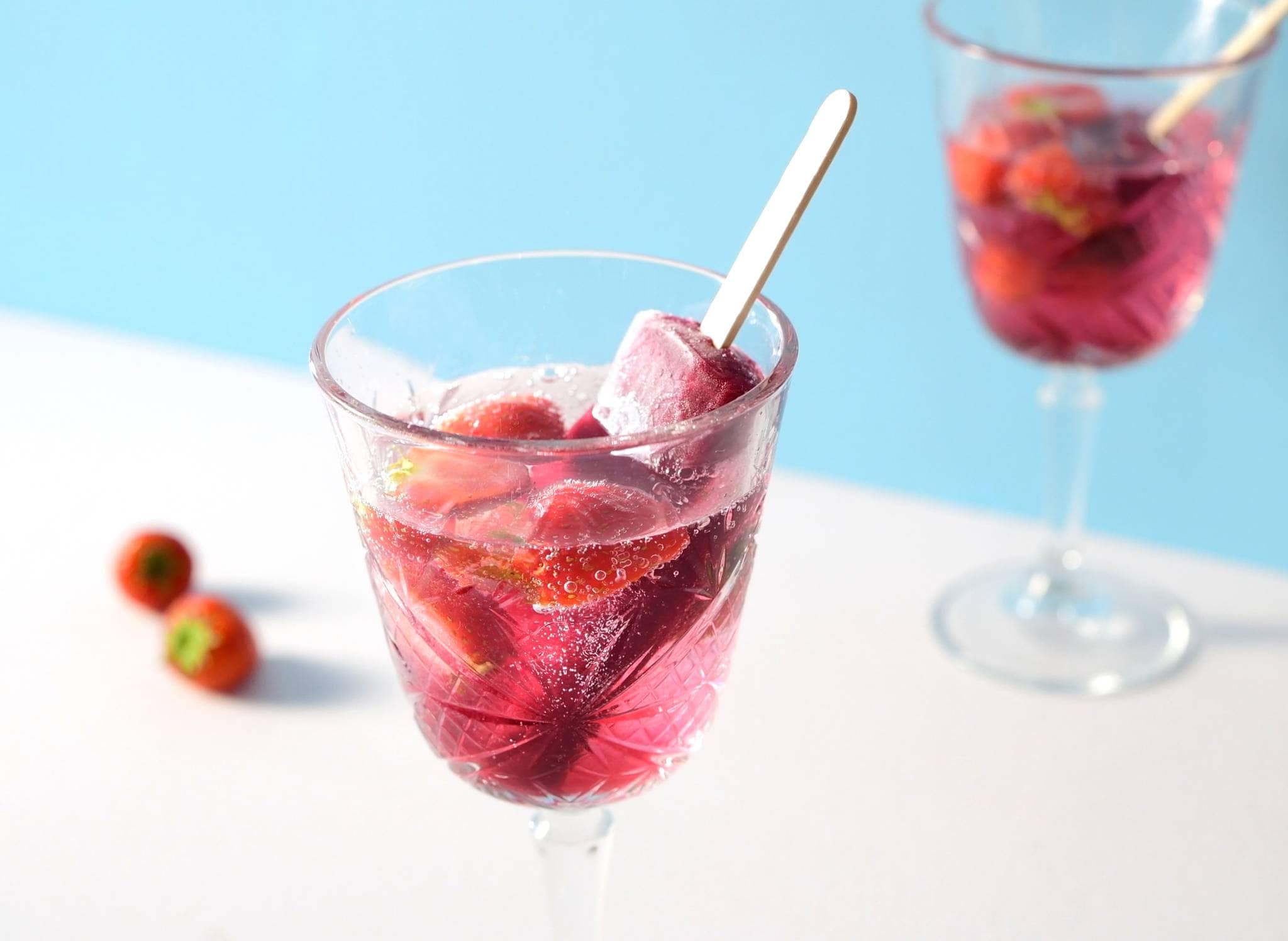 Virgin cosmopolitan poptail mocktail recept - Allerhande | Albert Heijn