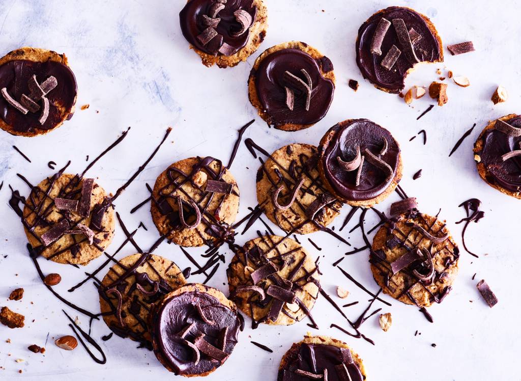 Chocoladekoekjes met amandelen recept - Allerhande | Albert Heijn