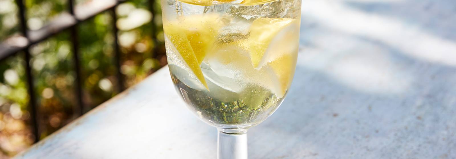 Lemon spritzer recept - Allerhande | Albert Heijn België
