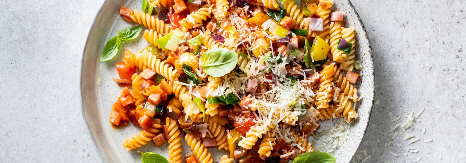 Fusilli met groentesaus en hamblokjes recept - Allerhande | Albert ...