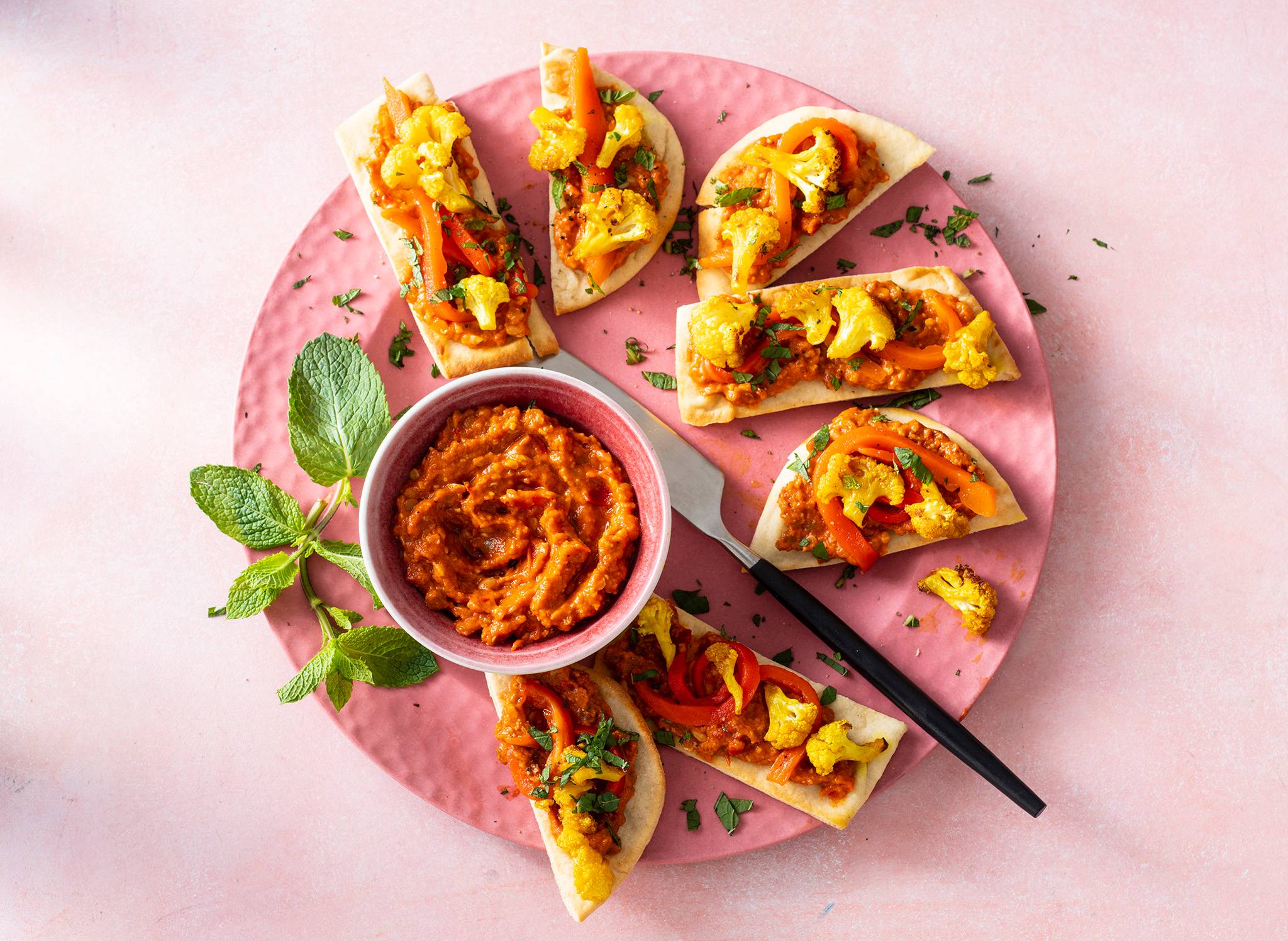 Krokante flatbread met groentespread recept - Allerhande | Albert Heijn