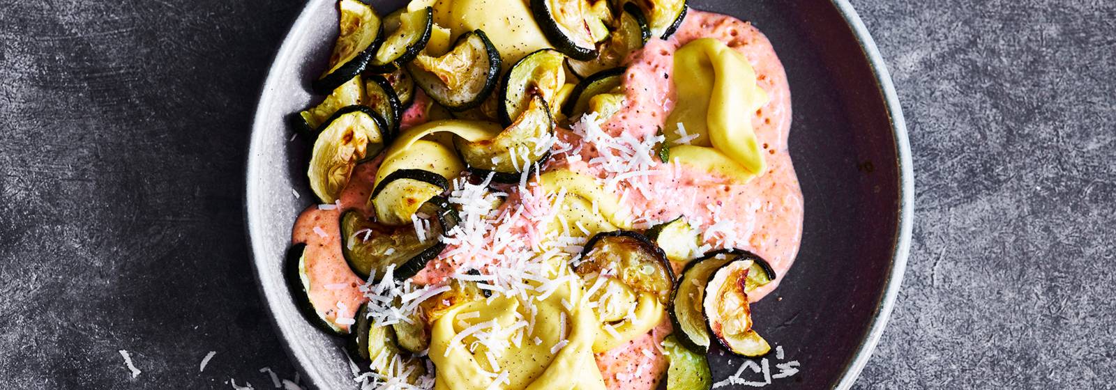 Gevulde pasta met tomatensaus recept - Allerhande | Albert Heijn