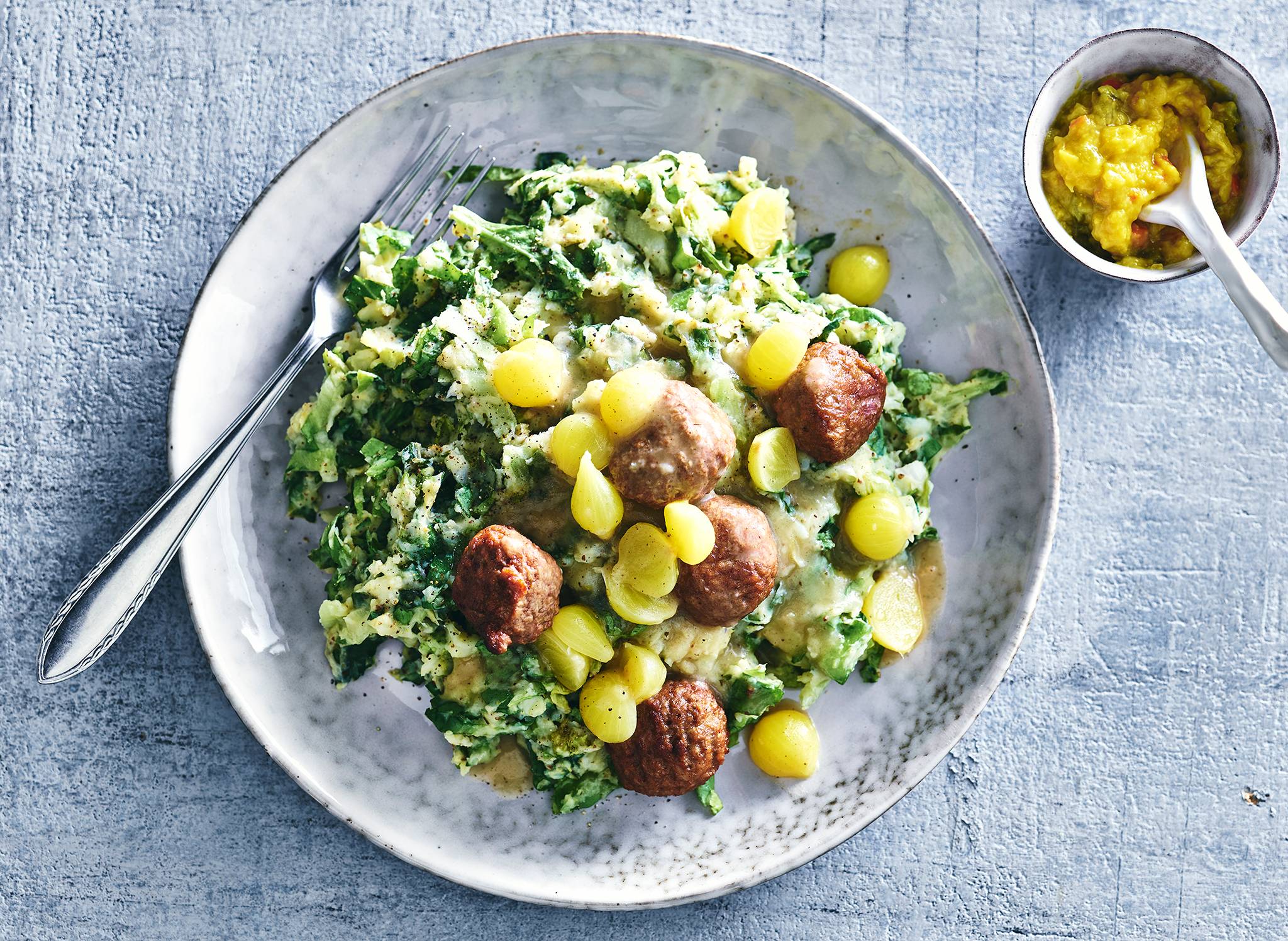 Stamppot met andijvie, vegaballetjes & Amsterdamse-uienjus recept - Allerhande | Albert Heijn