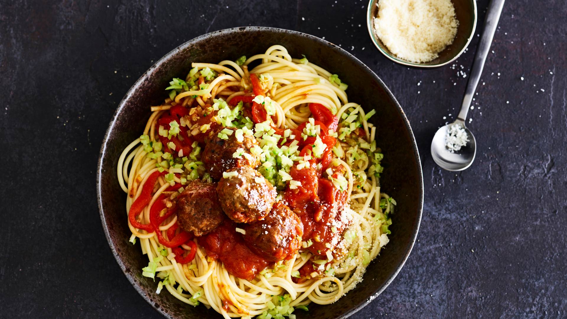 Spaghetti met homemade Italiaanse gehaktballetjes recept - Allerhande ...