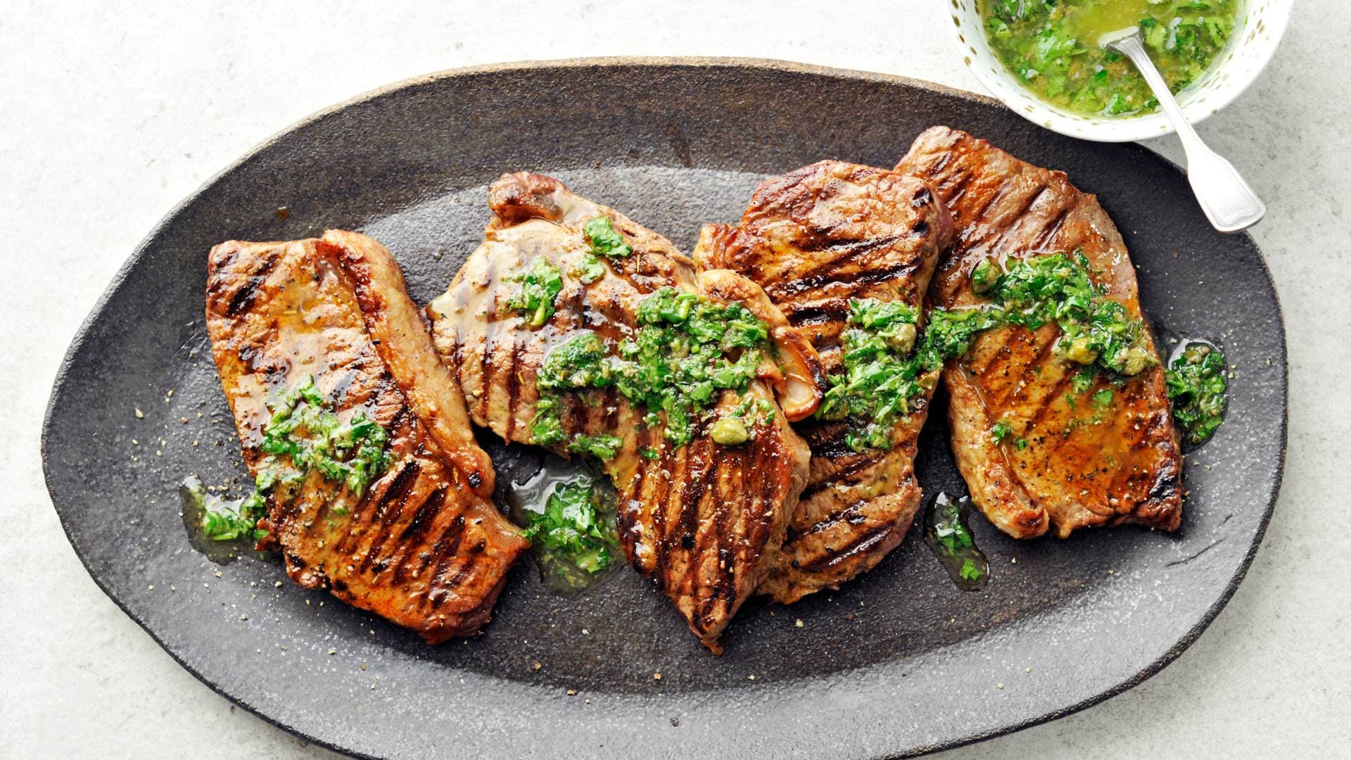 Gegrilde entrecote met salsa verde recept - Allerhande | Albert Heijn