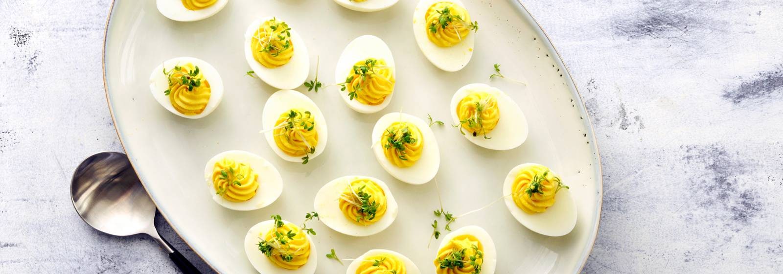Basisrecept voor klassieke gevulde eieren recept - Allerhande | Albert ...