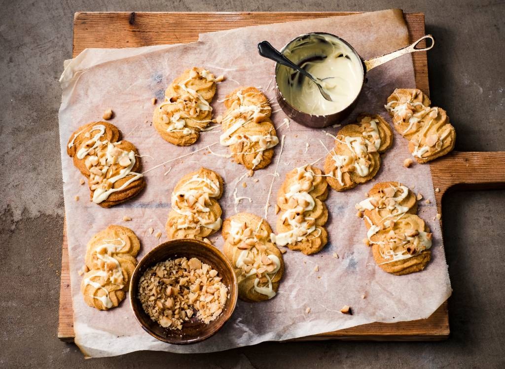 Sprits met witte chocolade & macadamianoten recept - Allerhande ...