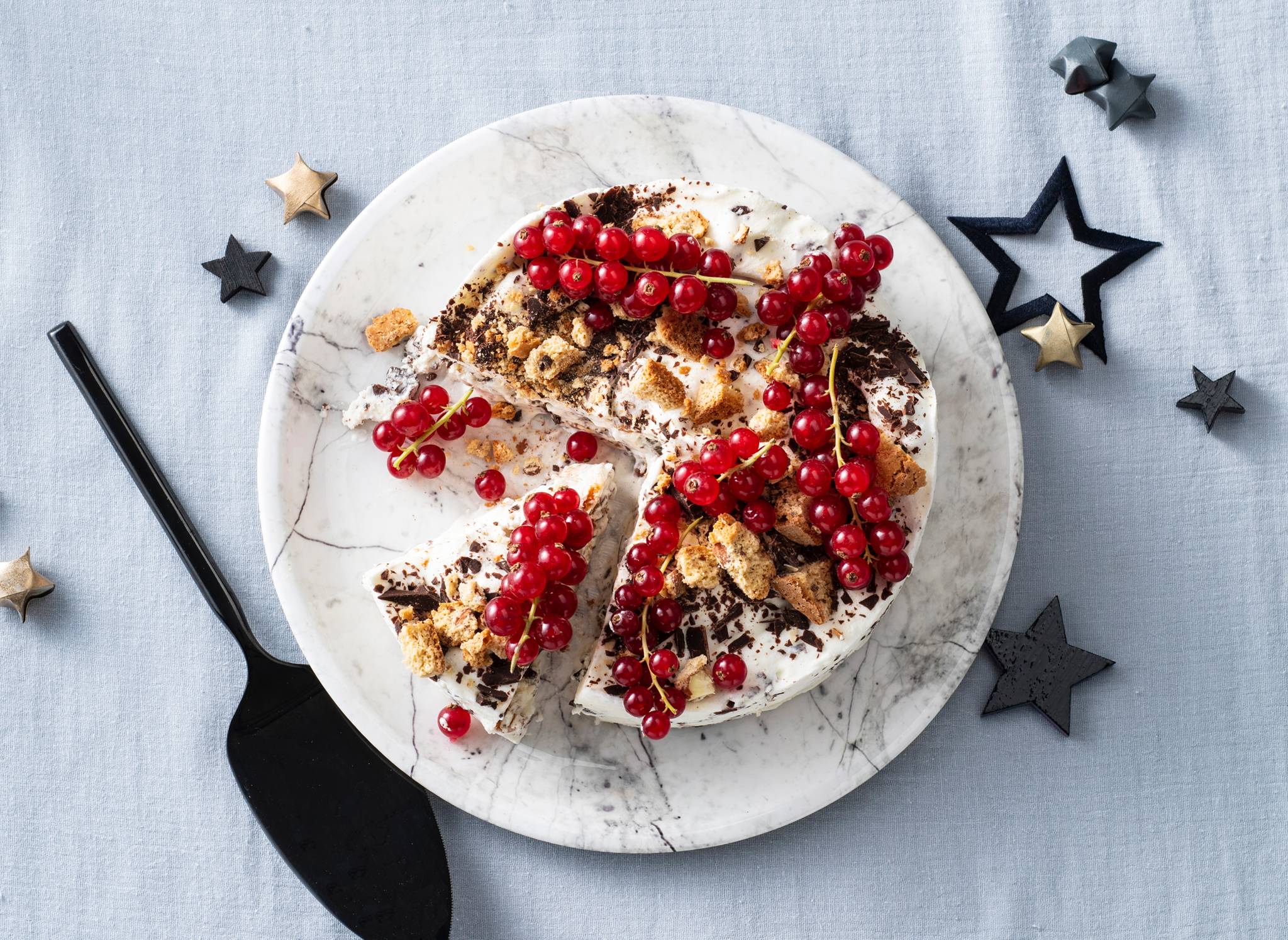 Cantuccini-ijstaart met chocolade en rode bessen recept - Allerhande ...