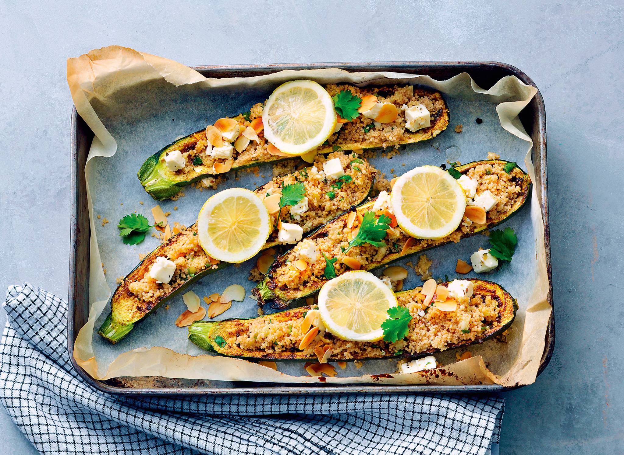 Gevulde courgettes met couscous & amandelen recept - Allerhande ...