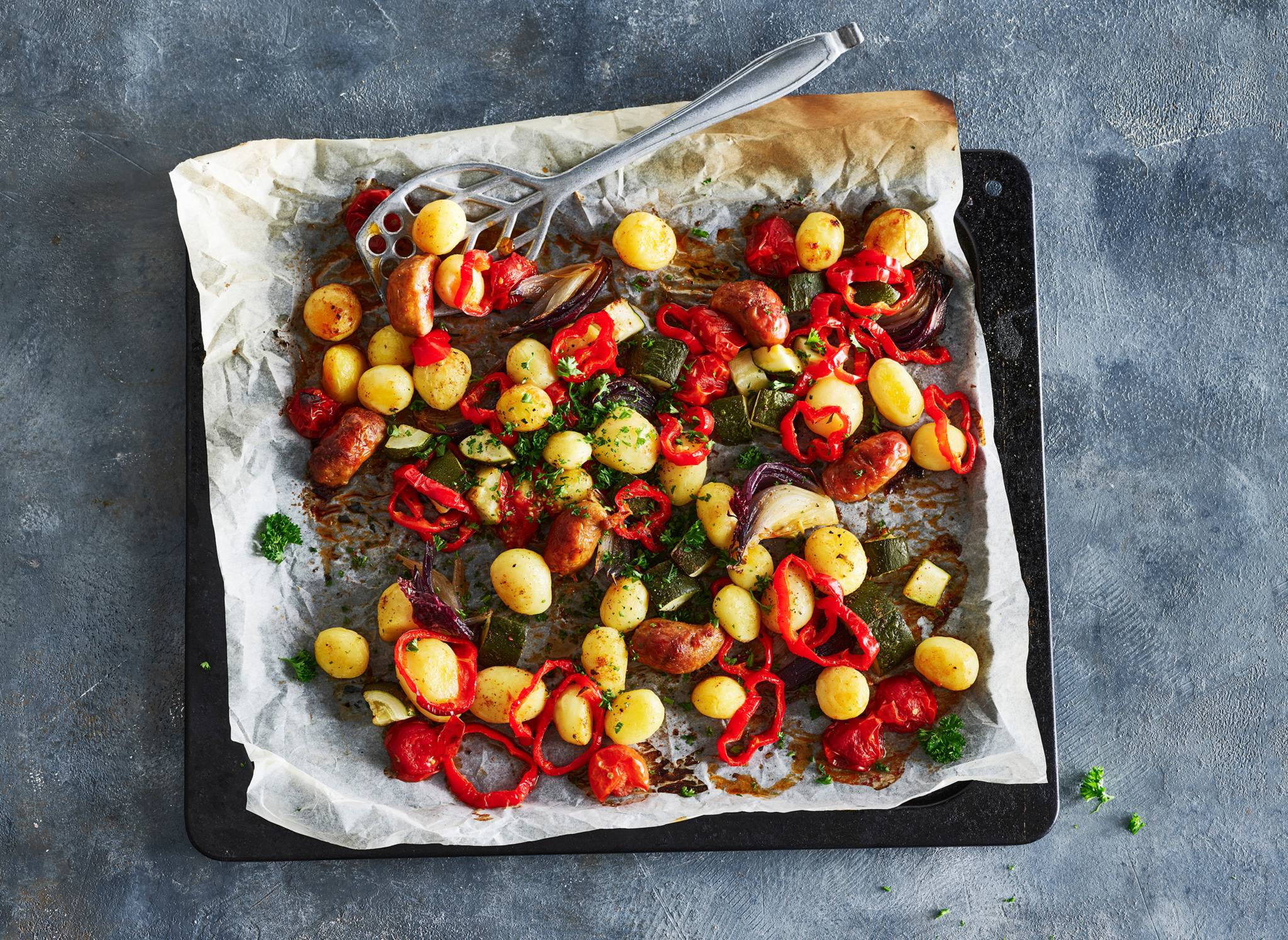 Traybake met kriel, paprika & Catalaanse worstjes recept - Allerhande ...