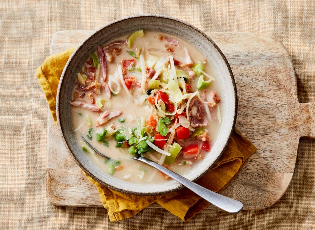 Kippensoep met pindakaas en spekjes recept - Allerhande | Albert Heijn
