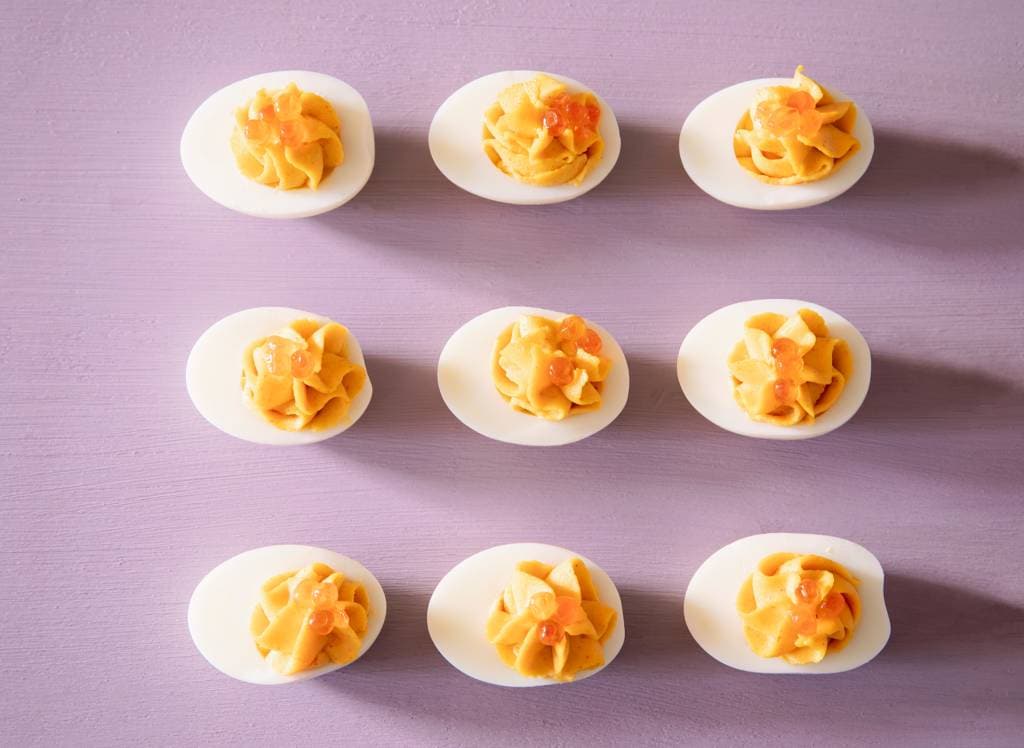 Oranje gevulde eieren recept - Allerhande | Albert Heijn