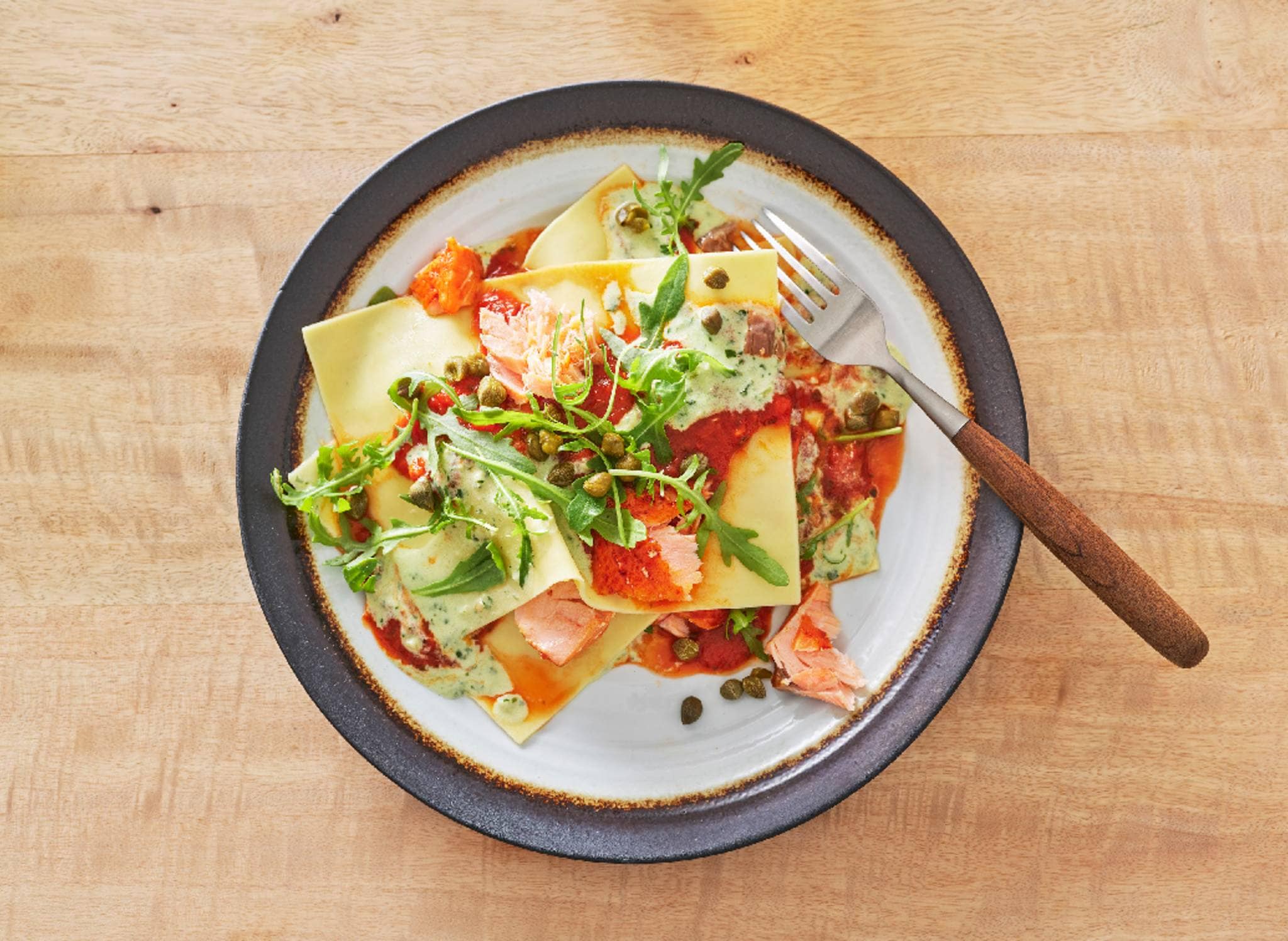 Open lasagne met rucola, pestosaus en warmgerookte zalm recept ...