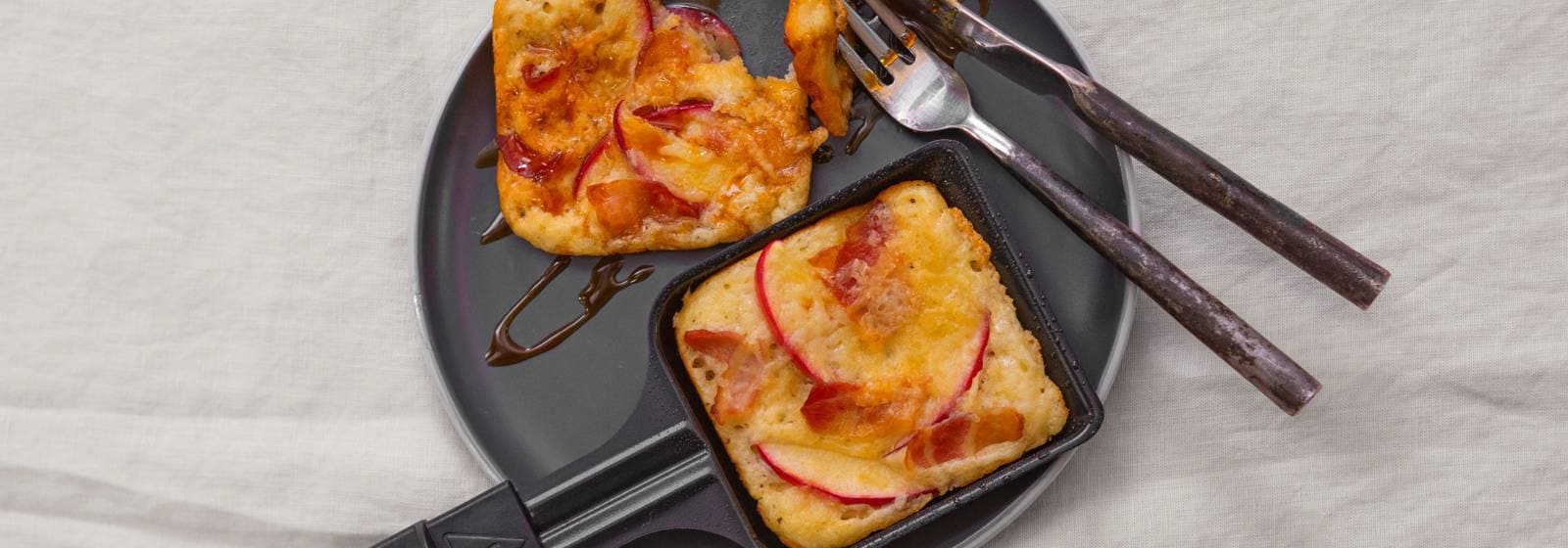 Gourmet-pannenkoeken met kaas, appel, spek en stroop recept - Allerhande | Albert Heijn