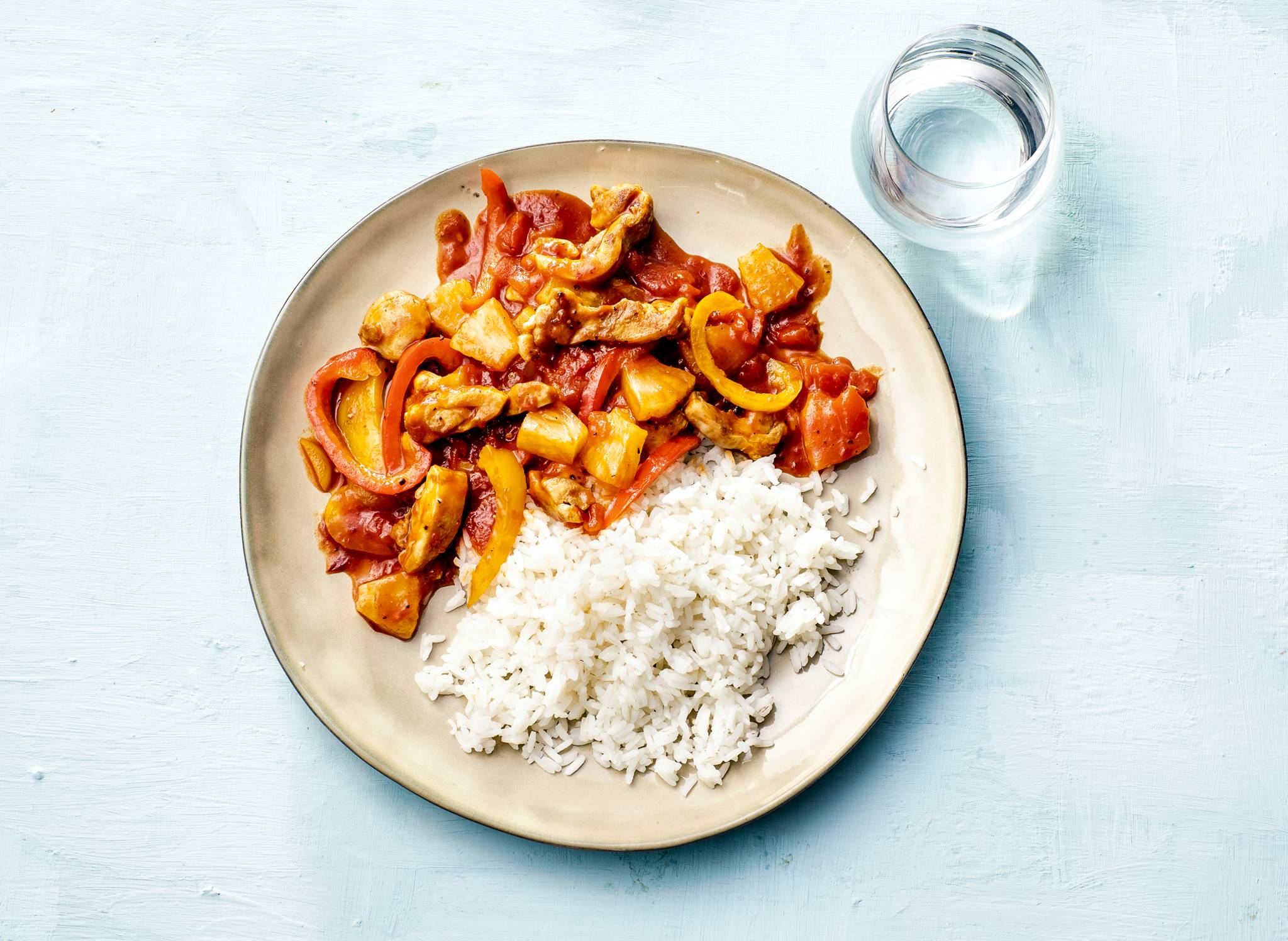 Kip met paprika in zoetzure saus recept - Allerhande | Albert Heijn